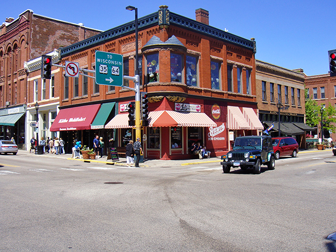Step into a Norman Rockwell painting come to life! Stillwater's charming streetscape is where small-town America meets big-time charm.