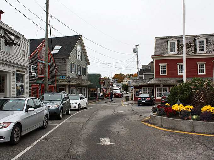 Stroll down memory lane! Kennebunkport's main drag is like a Norman Rockwell painting come to life, with a dash of coastal charm.