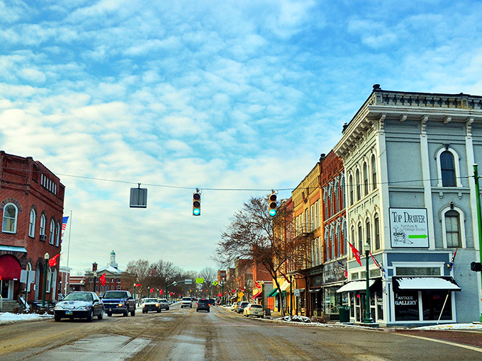 Step into a Norman Rockwell painting come to life! Marietta's charming streets, adorned with vibrant flowers and historic buildings, invite you to slow down and savor small-town America.