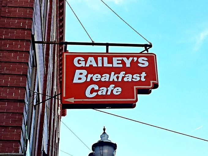 A beacon of breakfast bliss! Gailey's iconic sign promises morning magic that'll make you forget snooze buttons ever existed.