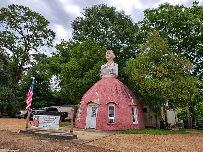A pink skirt that could house a giant? Nope, just Mammy's Cupboard, where Southern charm meets architectural whimsy on Highway 61.
