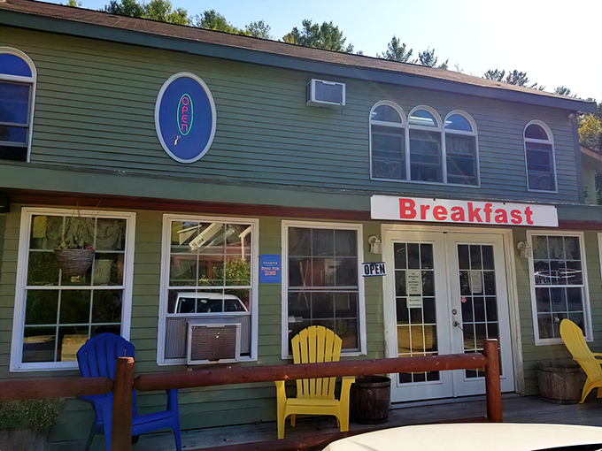 Welcome to pie paradise! This charming green cottage with twinkling lights is like a beacon for dessert lovers. It's the Emerald City for those following the yellow brick road to pastry perfection.