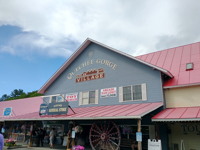 A barn-sized time capsule! This blue behemoth with its cheery pink roof is like a siren song for nostalgia hunters and curiosity seekers alike.