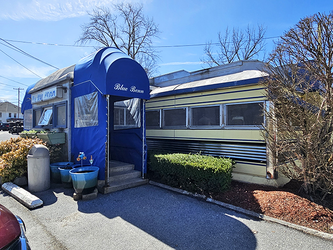 Step into a time machine disguised as a diner! The Blue Benn's exterior is a chrome-and-blue love letter to 1950s Americana.
