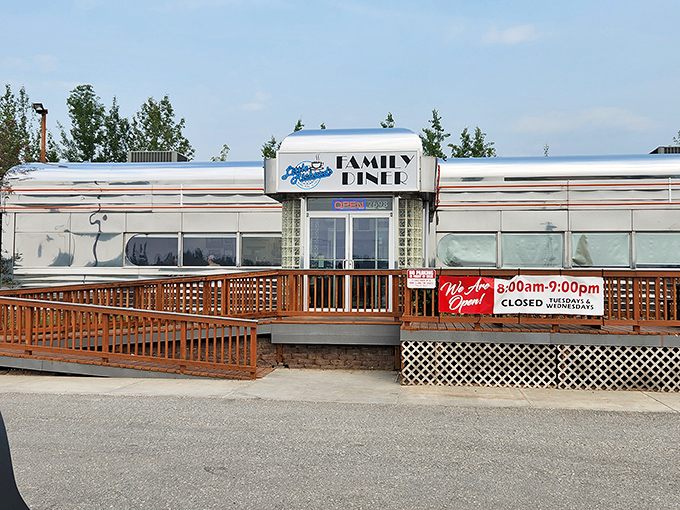 A silver bullet of deliciousness! This retro diner looks like it teleported straight from the 1950s to serve up some Alaskan comfort food realness.