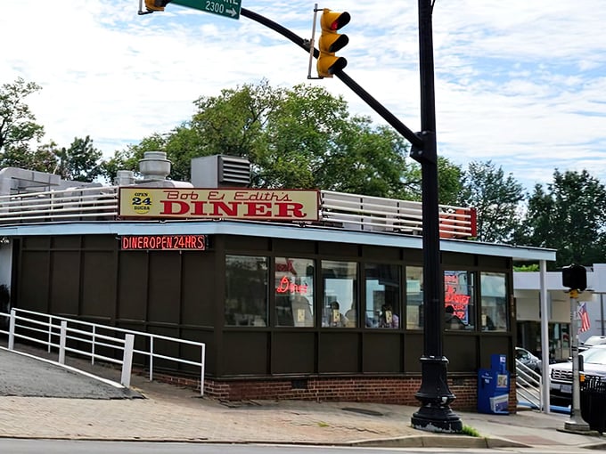 A slice of Americana nestled between modern high-rises. Bob & Edith's neon sign beckons like a lighthouse for hungry souls.