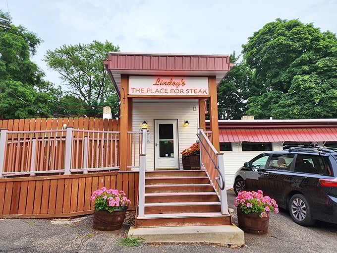 Welcome to steak paradise! Lindey's rustic charm invites you in like a warm hug, promising meaty delights that'll make your taste buds do a happy dance.