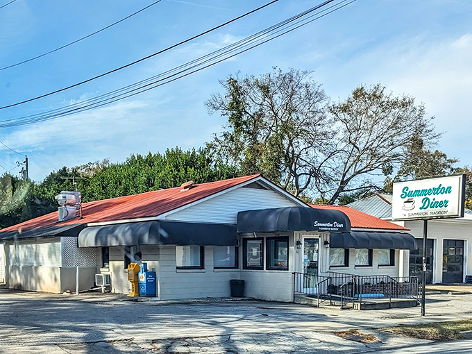 A slice of Americana served with a side of Southern charm. This unassuming diner holds the key to breakfast bliss in Summerton.