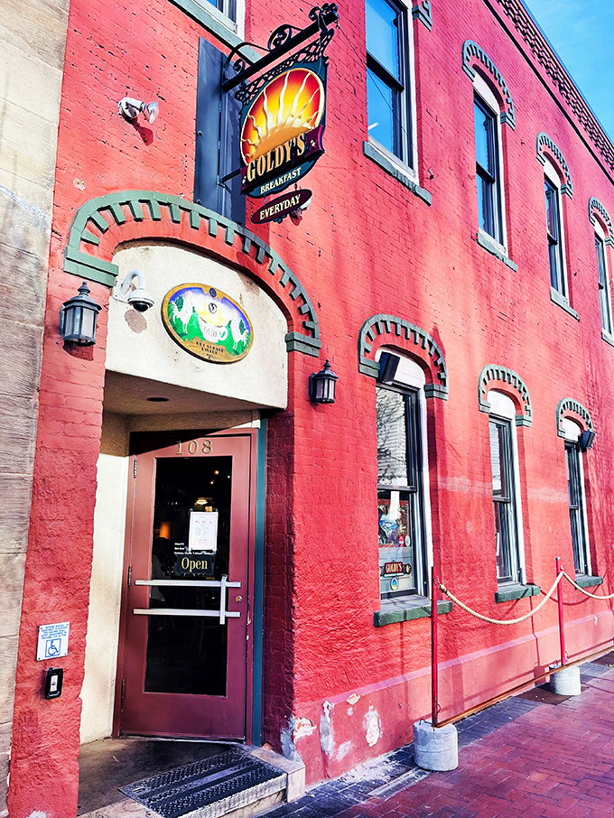 A red-brick beacon of breakfast bliss! Goldy's exterior is like a warm hug for your eyes and a siren song for your stomach.