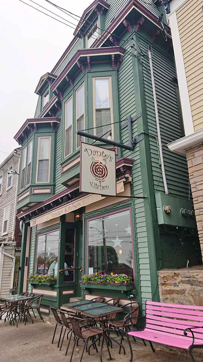 A Victorian charmer in vibrant green, Dante's Kitchen beckons like a culinary siren. This isn't just a restaurant; it's an invitation to indulge in comfort food paradise.