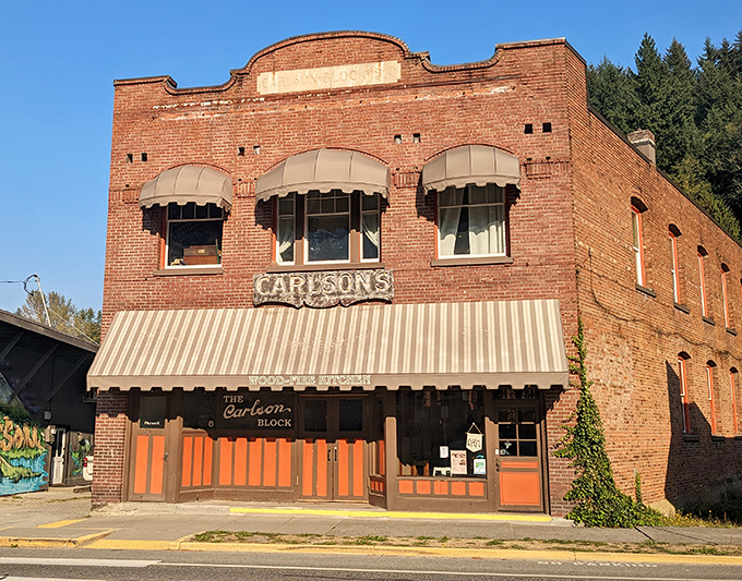 A slice of small-town Americana with a side of pizza perfection. The Carlson Block stands proud, beckoning hungry travelers with its timeless brick facade and promise of culinary delights.