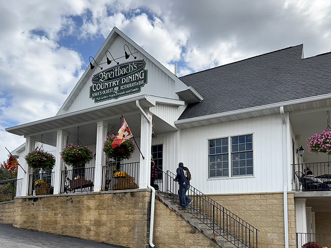 A slice of Americana, served with a side of flower power! Breitbach's Country Dining welcomes you with charm that's as warm as freshly baked bread.