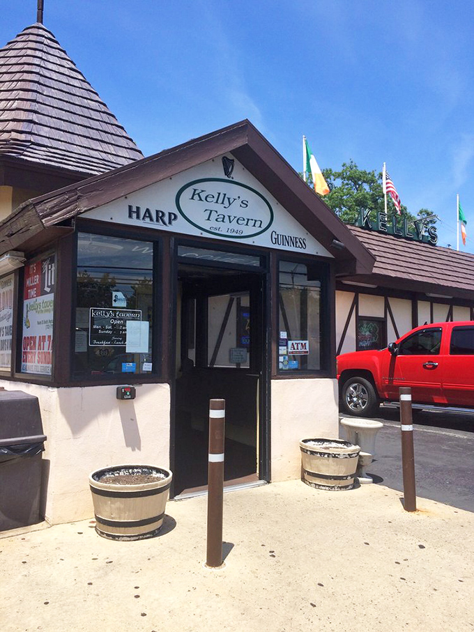 A fairy tale castle for foodies! Kelly's Tavern's whimsical exterior promises a magical culinary journey, complete with a tower that could house Rapunzel's corned beef stash.