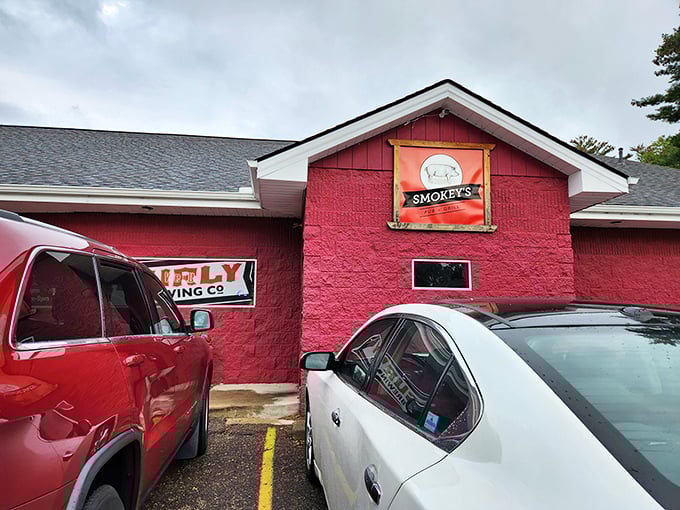 A red beacon of barbecue bliss! Smokey's Pub N' Grill stands out like a juicy tomato in a salad of suburban buildings.