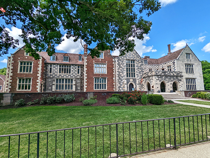 Hogwarts, eat your heart out! This Tudor-Gothic masterpiece in Des Moines proves Iowa can do castles with the best of them.