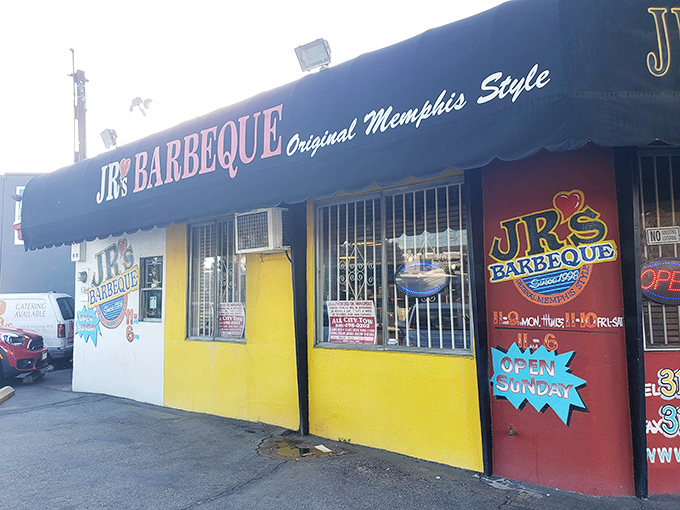 Welcome to flavor town! J&R's vibrant exterior is like a beacon for barbecue lovers, promising Memphis-style delights in the heart of Culver City.