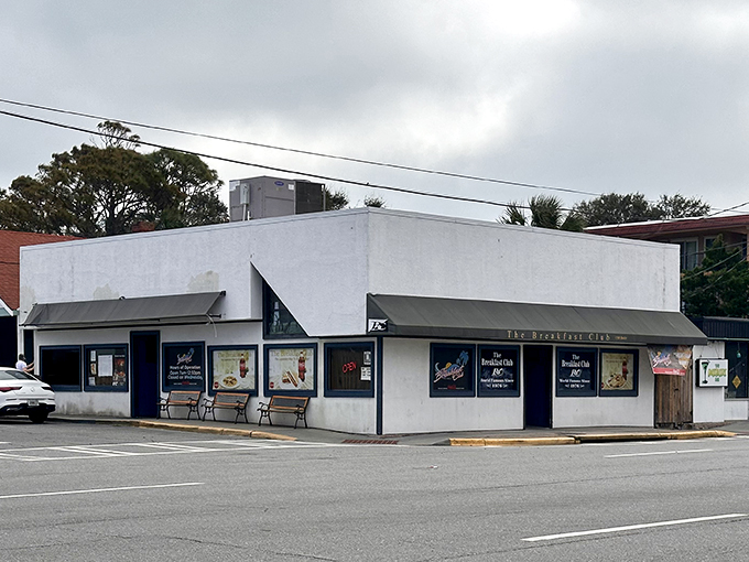 A humble facade hides a breakfast bonanza. This unassuming building is like a treasure chest filled with golden omelets and syrupy delights. 