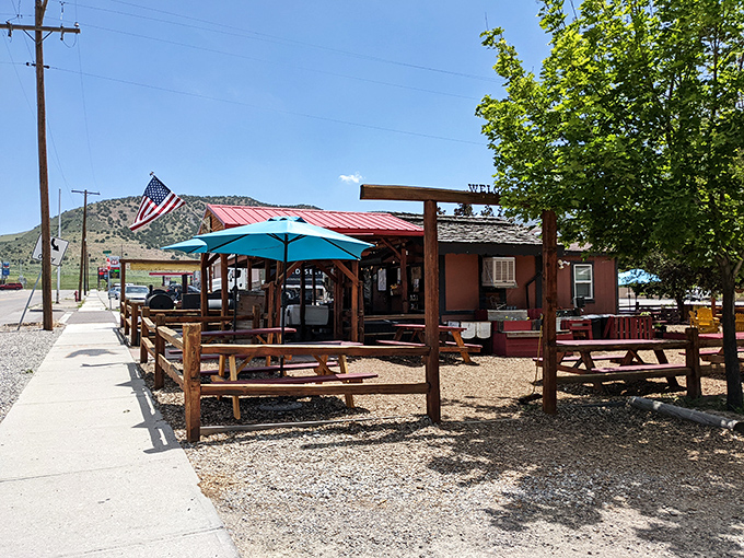 A barbecue oasis in the heart of Idaho! This rustic setup promises smoky delights that'll make your taste buds do a happy dance.