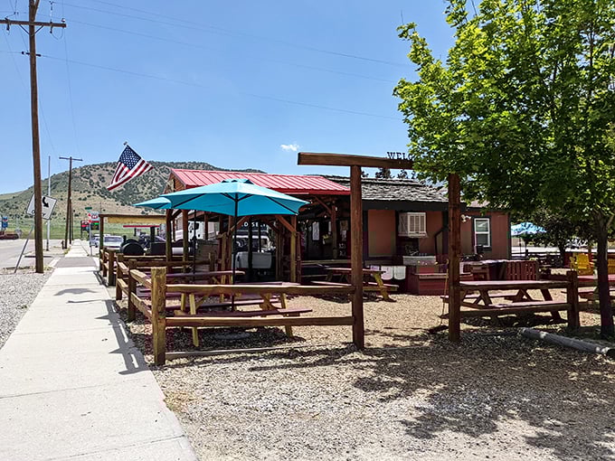 A barbecue oasis in the heart of Idaho! This rustic setup promises smoky delights that'll make your taste buds do a happy dance.