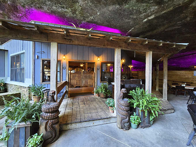 Talk about a rock-solid dining experience! Rattlesnake Saloon brings new meaning to "cave cuisine," serving up hearty meals under a massive natural overhang.