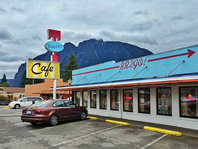 A slice of Americana with a side of mountain views! Twede's Cafe stands proud against the backdrop of North Bend's majestic peaks.