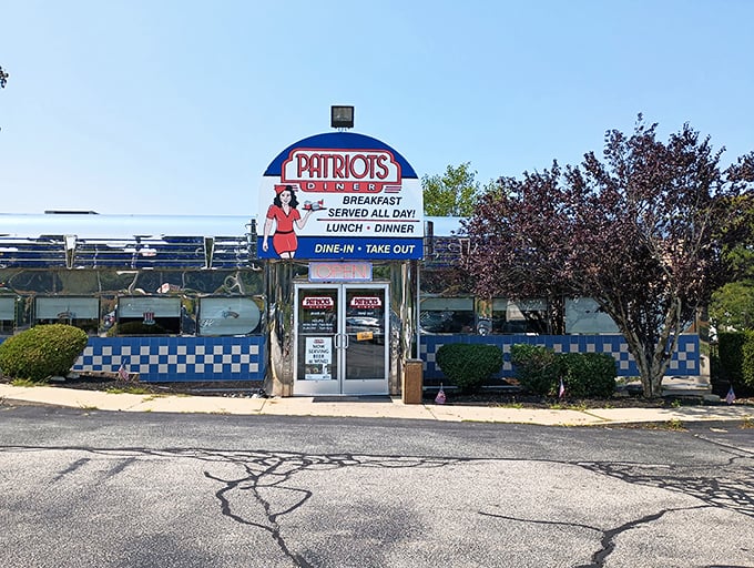 Step back in time! Patriots Diner's exterior is like a postcard from the 1950s, complete with a patriotic waitress who's been waving hello since Eisenhower was in office.