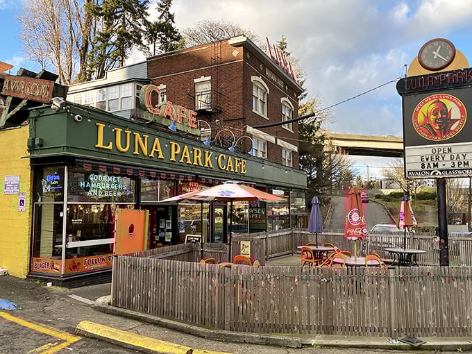 Step into a time warp! Luna Park Cafe's exterior is a neon-lit beacon of nostalgia, promising burgers, shakes, and a hefty side of 1950s charm.