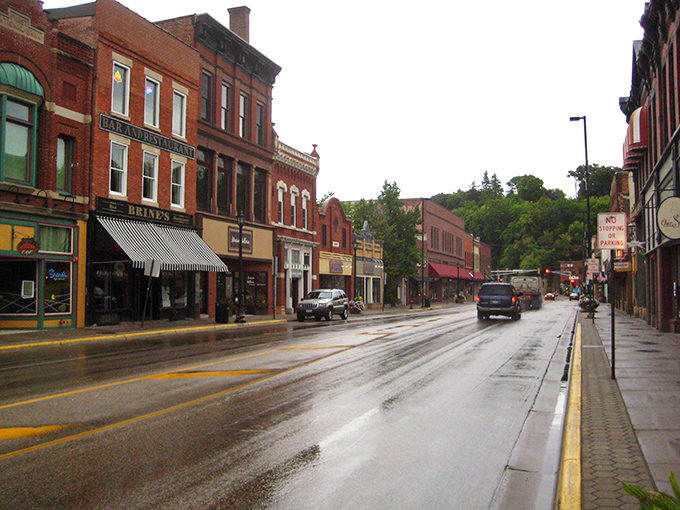 Step into a Norman Rockwell painting come to life! Stillwater's charming streetscape is where small-town America meets big-time charm.
