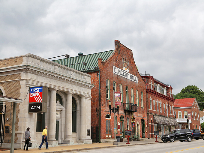 Step into a Norman Rockwell painting come to life! Hermann's historic downtown is where charm meets convenience, with a dash of German flair.