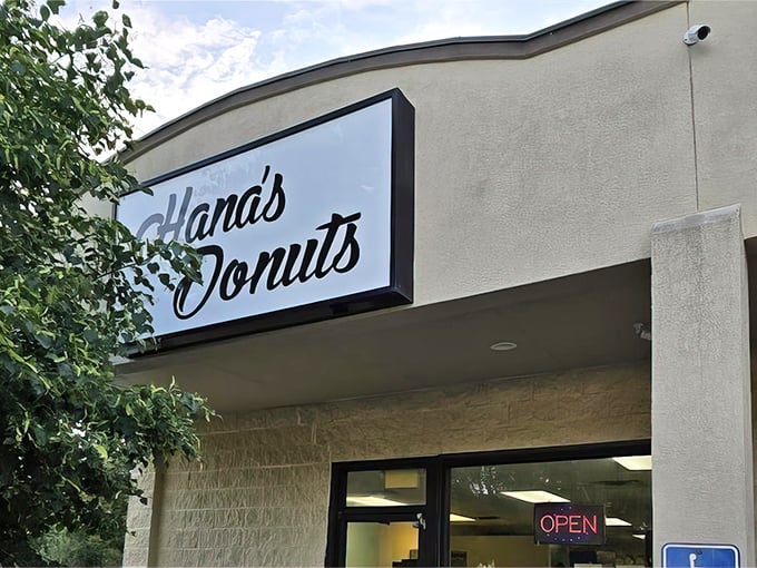 Welcome to donut paradise! Hana's Donuts may look unassuming from the outside, but inside lies a world of sugary wonders waiting to be discovered. 