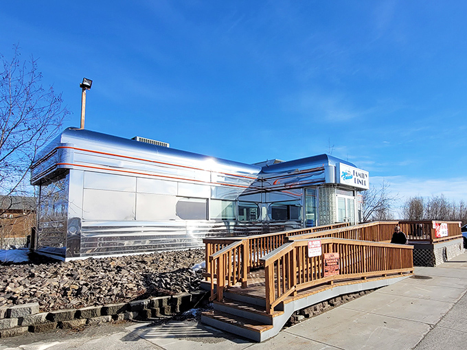 A silver bullet of deliciousness! This retro diner looks like it teleported straight from the 1950s to serve up some Alaskan comfort food realness.