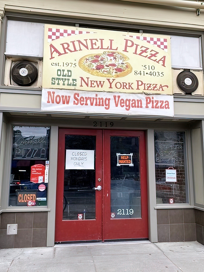 A slice of New York in Berkeley! Arinell Pizza's retro sign promises authentic Big Apple flavor, no subway ride required.