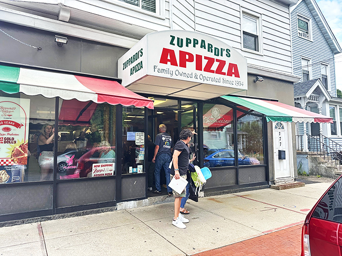 A slice of Americana! Zuppardi's Apizza stands proud, its unassuming exterior hiding a world of cheesy, saucy delights within.