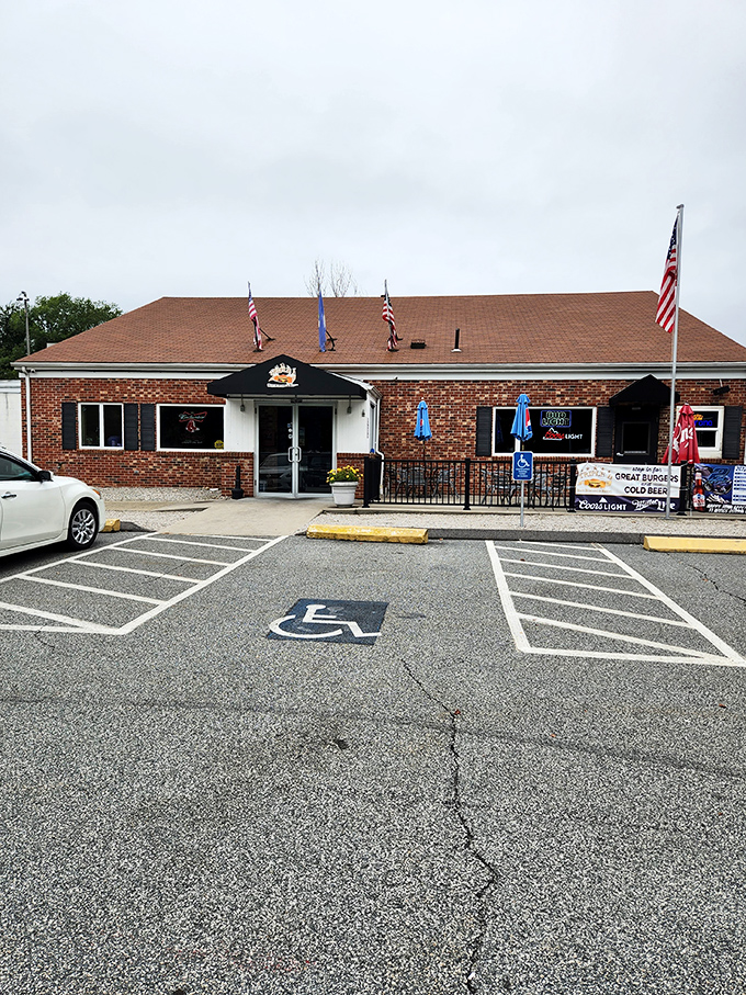 Stars, stripes, and sizzling patties! Triple B's exterior promises a patriotic feast that'll have your taste buds saluting.