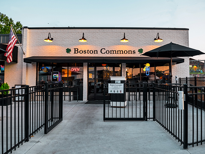 A slice of New England in Nashville? You betcha! Boston Commons' charming storefront beckons seafood lovers with its warm glow and promise of oceanic delights.
