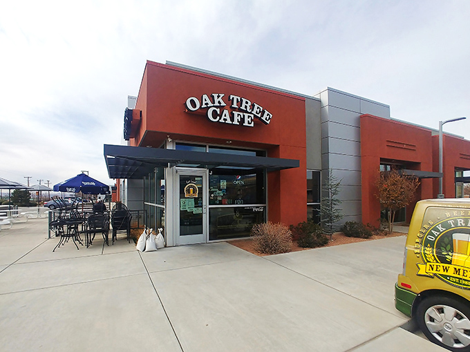 A beacon of culinary delight! Oak Tree Cafe's vibrant exterior promises a feast for the senses, standing out like a red-hot chili pepper in the Albuquerque landscape.