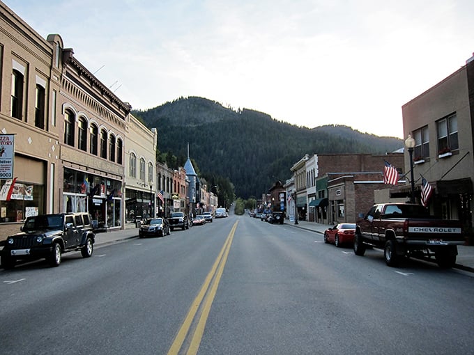 Step into a Norman Rockwell painting come to life! Wallace's main street is a charming time capsule where history and modernity dance a delightful waltz.