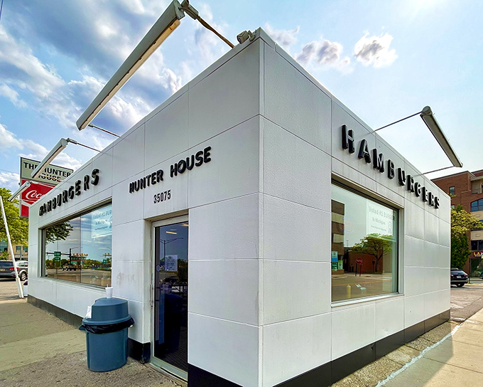 A time machine disguised as a diner! Hunter House's retro exterior promises a journey back to the golden age of burgers and shakes.