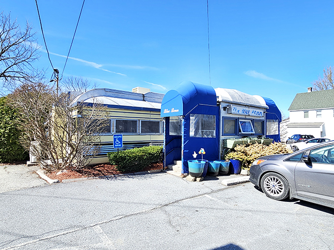 Step into a time machine disguised as a diner! The Blue Benn's exterior is a chrome-and-blue love letter to 1950s Americana.