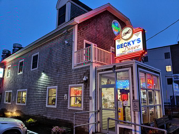A slice of Americana with a side of sea breeze! This charming shingle-clad diner beckons like a lighthouse for hungry souls. 
