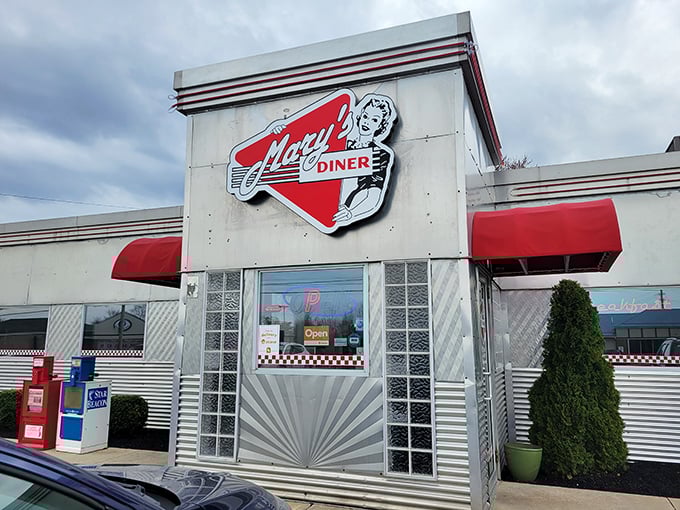 Step into a time machine disguised as a diner! Mary's exterior promises a journey back to the days when rock 'n' roll was young and milkshakes ruled supreme.