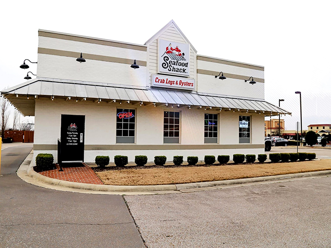 A seafood oasis in landlocked Arkansas? You bet your barnacles! The Seafood Shack's charming exterior promises oceanic delights that'll make you forget you're miles from the coast.