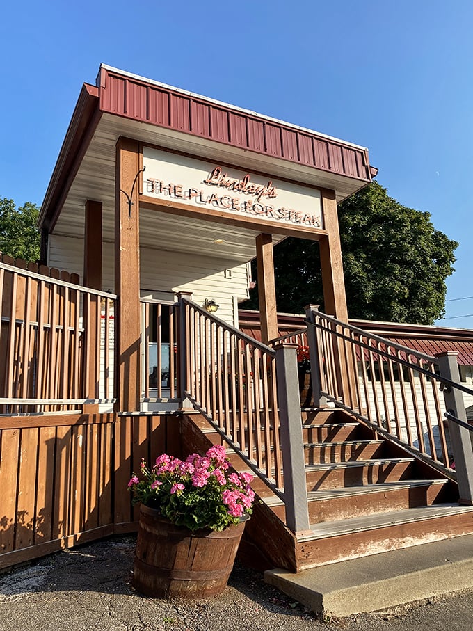 Welcome to steak paradise! Lindey's rustic charm invites you in like a warm hug, promising meaty delights that'll make your taste buds do a happy dance.