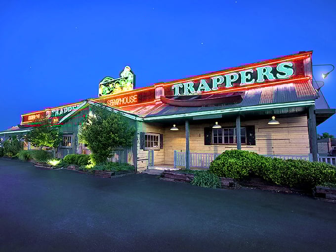 Trapper's by night: Where neon dreams and seafood wishes come true. This rustic exterior promises a feast for both eyes and stomach!