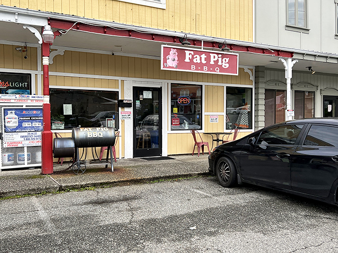 Welcome to BBQ paradise! Fat Pig BBQ's cheerful yellow exterior and pink sign promise smoky delights that'll make your taste buds do a happy dance.