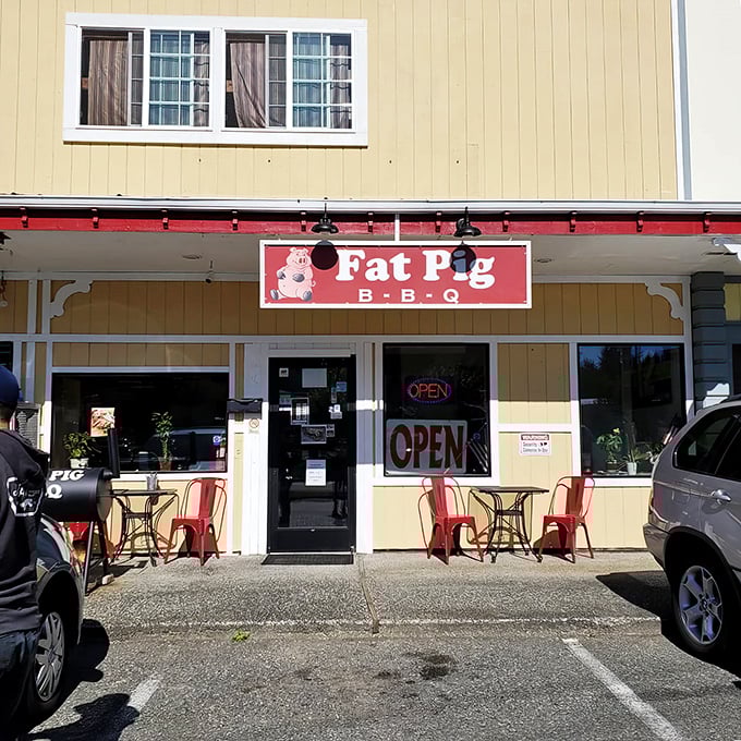 Welcome to BBQ paradise! Fat Pig BBQ's cheerful yellow exterior and pink sign promise smoky delights that'll make your taste buds do a happy dance.