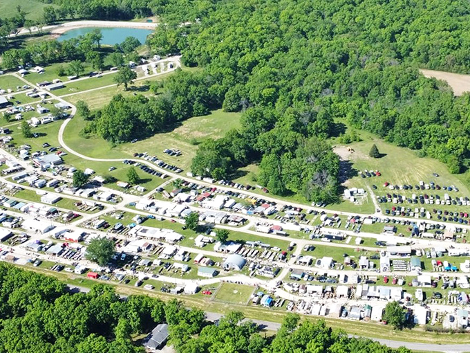 A bird's-eye view of bargain hunter's paradise! Rows of RVs and tents stretch as far as the eye can see, promising treasures waiting to be discovered.