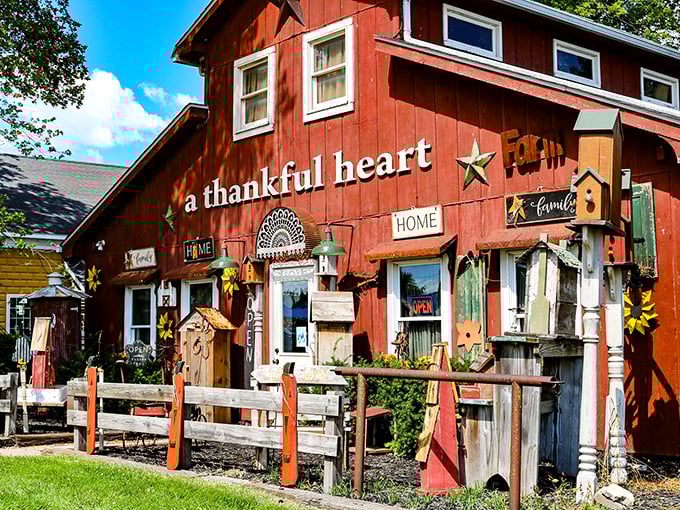A Thankful Heart: where rustic charm meets Instagram-worthy decor. It's like Chip and Joanna Gaines opened a shop in Amish country!