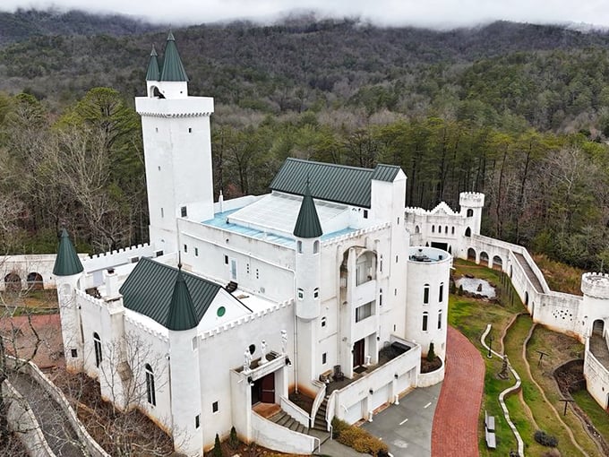 A castle built for giants? Nope, just a perfectly proportioned slice of medieval magic nestled in the heart of Helen.
