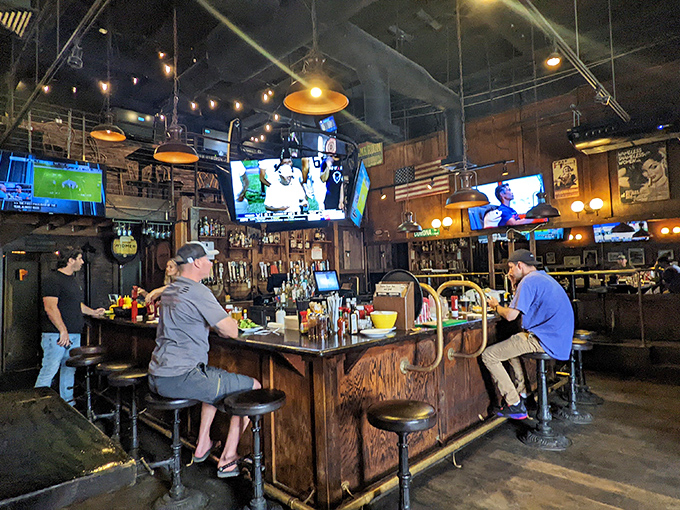 Pull up a stool and let the good times roll! This bar is where "Cheers" meets "Hawaii Five-0" &ndash; everybody knows your name, bro.